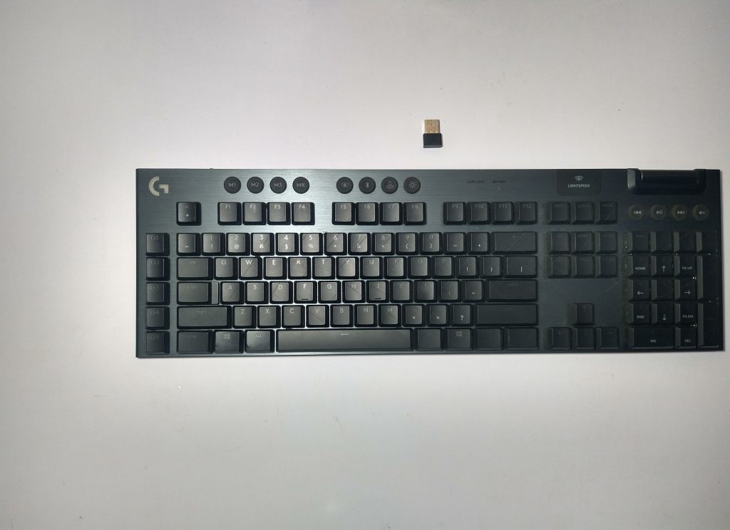 Logitech G915 LIGHTSPEED RGB Mechanical Gaming Keyboard (Brown Switches ...