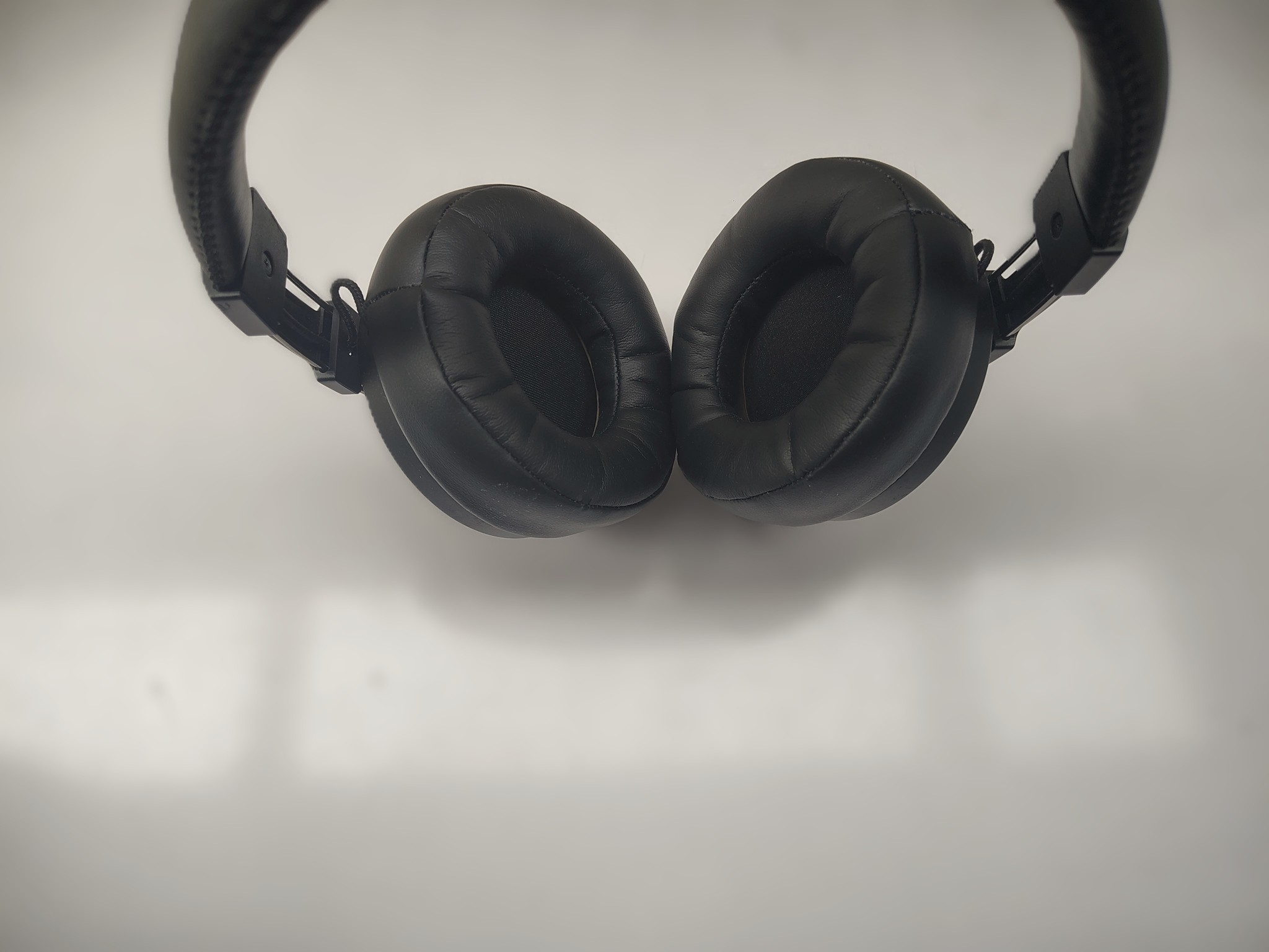 Razer Adaro Over-Ear DJ Wireless Bluetooth Headphones – Pak Gaming Store