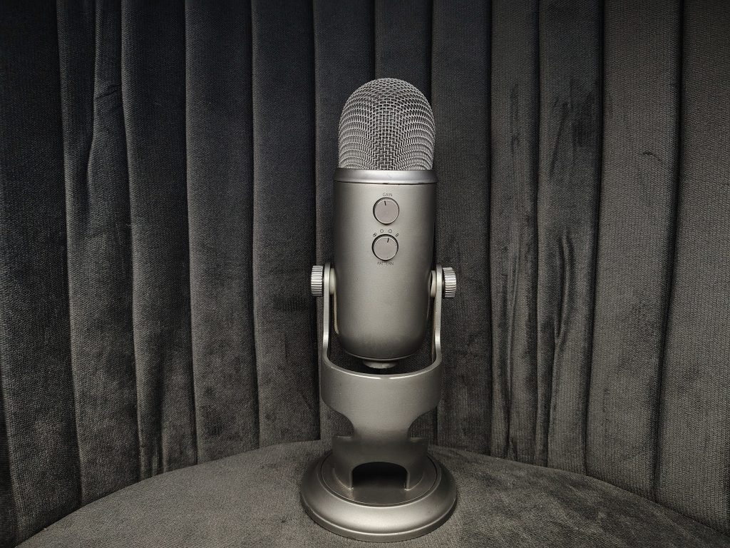Logitech Creators Blue Yeti USB Microphone for Gaming – Pak Gaming Store